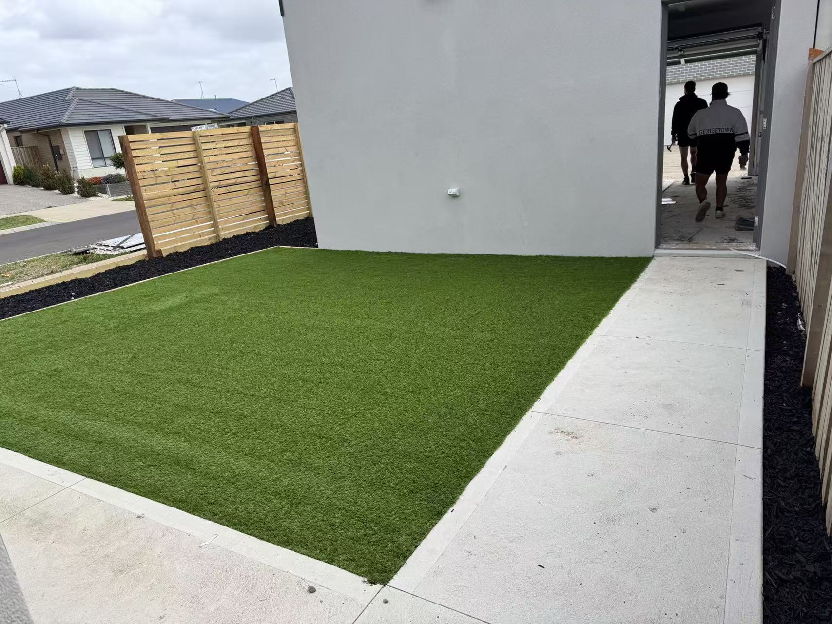 Artificial Grass Colour Fading: Fine vs Coarse Yarn Explained - TGOP